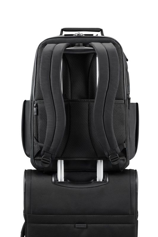 La mochila Samsonite Openroad 2.0 está fabricada con un mezcla de ...
