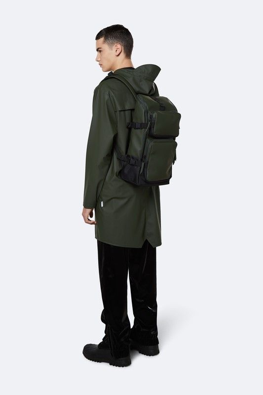 Mochila Rains Charger Backpack, Dimensiones 26 x 45 x 12 cm., Volumen ...