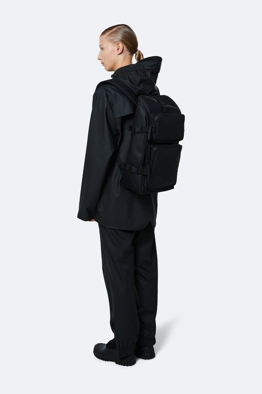 Mochila Rains Charger Backpack, Dimensiones 26 x 45 x 12 cm., Volumen ...